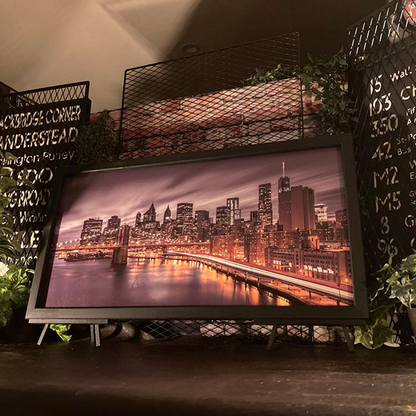 アイテムインフォメーション サイズ横 約84.5cm,縦 約44.7cm,奥行 約2.8cm,重さ 約1.46kg 素材パネル:キャンバス製、枠(フレーム):木製 備考 ご注意：モニターの発色の具合によって実際のものと色が異なる場合がありま...