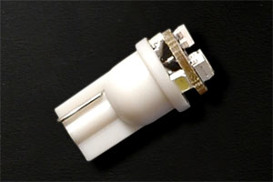 製品仕様 対応電圧 DC12V 使用LED 2chip3連+1chip3連 サイズ 全長：21mm　最大直径：11mm　差込み口：約9mm 数量 2個1セット ＜＜　T10 超広角!!2chip3連+1chip3連 フラット6連 TYPE2...