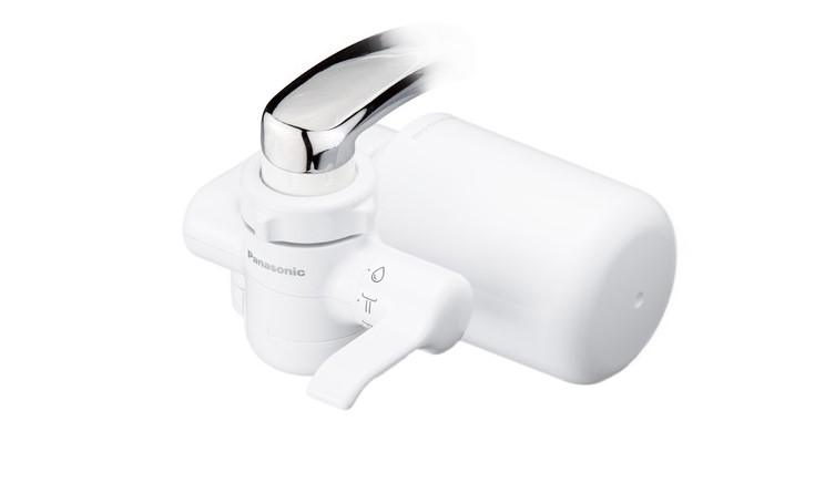 高い除去能力のカートリッジで、キレイな水が長つづき 約1年間使用でき交換の手間が少ない。 ※1日10L使用時。クロロホルム、1,2-DCEの除去を目的とする場合は約6カ月。 気になる19物質を除去。 気になる「PFOSおよびPFOA」を含む...