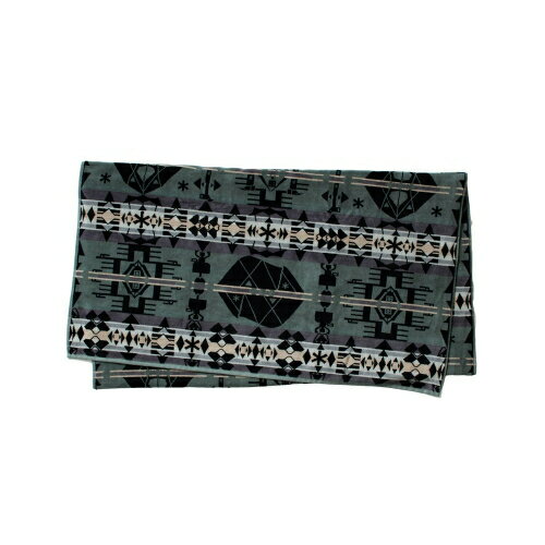 PENDLETONのブランケットは、キャンプなどのアウトドアに限らず、家使いなど様々な場面で活躍する万能アイテム。スノーピークのアパレルラインのコンセプト、「HOMECAMP」をまさに体現するアイテムとして2018年秋冬シーズンから継続して...