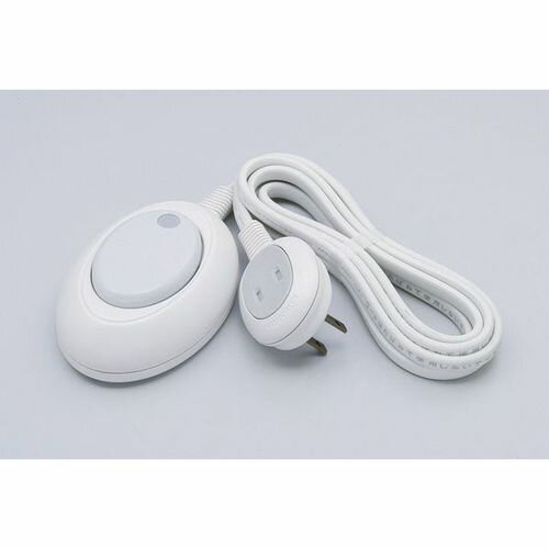 フットスイッチ足元でON/OFFできる。 ●離れた電気器具を足元でON/OFFできます！ ●ほこり、ゴミの侵入を防ぐ扉付！使用していない時にコンセントの刃受け口を封じて幼児のいたずらによる感電予防となります。 ●ELPAのフットスイッチその...