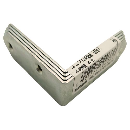 ユニクロ隅金の金折です ユニクロ隅金の金折です ●ユニクロ隅金 金折 4枚組をDCMでは販売しております。その他の補強連結金物も多数取扱っております。 ●穴径：3.0Φ