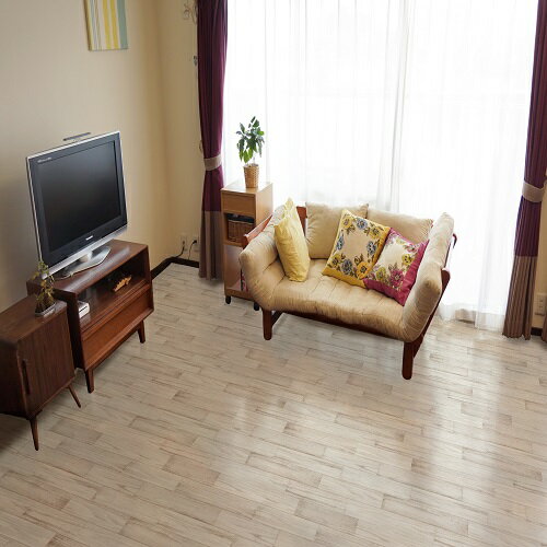 簡単に貼って頂け、跡残りなくキレイに剥がせますので賃貸にもオススメです。表面強度が優れている為、キズに強く沈みもないのでキャスターなどもスムーズに動かせます。シートなので、薄く簡単にハサミなどでサイズ調節して頂けます。またバリアフリーにもオ...