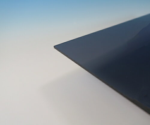 アクリルのような透明性を持ち、耐衝撃性、加工性にも優れています。また、ポリエステル系樹脂を原材料とし、完全燃焼させると水と二酸化炭素に分解される、環境に優しい無公害プラスチックです。 素材:PET樹脂。サイズ:450mm×600mm。板厚:...