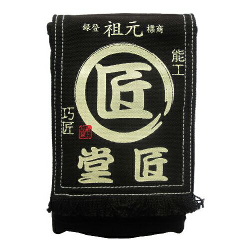職人魂で匠の技が踊ります。 ●【用途】ハサミ等の収納、携帯。 ●【機能・特長】ショルダーベルト・カラビナ付です。 ●【材質】帆布製。 ●サイズ(約):高さ200×幅120×厚さ35mm。 ●色:黒。