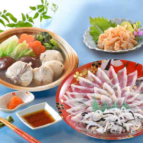 ★☆ 下関 関とら本店 本格とらふぐ 贅沢満喫セット ☆★熟練職人の技が光る！刺身・ちり鍋・珍味をこの一つで◎ 職人技の逸品「とらふぐ刺身」本場下関の熟練職人が丁寧に引いた、とらふぐの旨味と弾力を存分にお楽しみいただけます。◎ レンジで簡単...