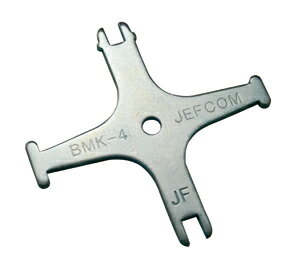 商品特長 サイズ：80×80×2.6mm ●質量：32g ・材質鋼（ユニクロメッキ） これ一つで4タイプのカギ穴に対応 ■現行型(配電盤メーカーの引込ボックスに使用できる) 日東工業、河村電器産業など ■タキゲンA-121-H型 ■タキゲン...