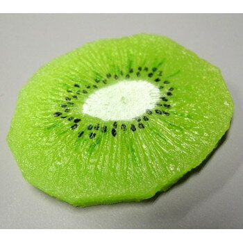 ひとつひとつ職人が手づくりで仕上げたリアルな食品サンプルです。マグネット付きなので、冷蔵庫やホワイトボード等に貼り付けられます。※職人手作りのため商品画像と若干異なる場合がございます。サイズ約56×46×5mm個装サイズ：7×5×0.5cm...