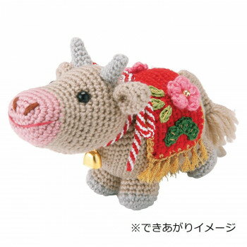 「福村弘美」先生のかわいいデザイン干支ー丑ーのぬいぐるみキットです。サイズ出来上がりサイズ:(約)高さ14cm×長さ18cm×奥行き9cm個装サイズ：31×20×6.3cm重量個装重量：118g仕様難易度:初級〜中級者向け用意するもの:3/...
