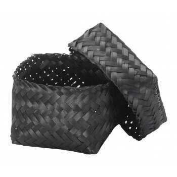 シンプルな竹箱です。【天然素材のかごのお手入れの仕方】※湿気の多い場所での長時間の使用は避けてください※日常のお手入れは全体をやわらかい布で拭いてください。ほこりと汚れを取ることで艶が出やすくなります※編み目につまったほこりは、ブラシやハケ...