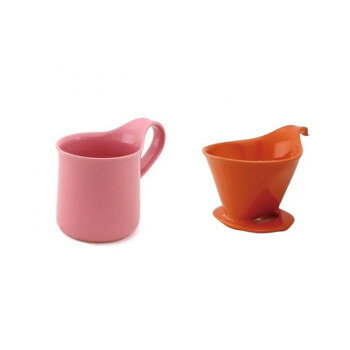 お手軽にドリップコーヒーを始められます。誰でも簡単に美味しいコーヒーを淹れられるので、プレゼントにもオススメです。※同色のセットでも焼成窯の違いで、多少の色の差がある場合があります。※全ての製品が均一ではない個体差も「やきもの」ならではの魅...