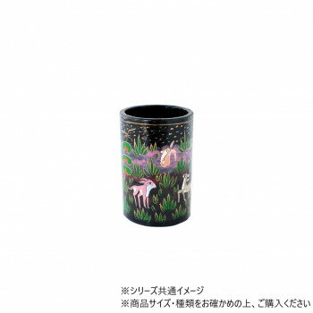 デスクを華やかにしてくれるペン立ては360度どこからみても見ごたえバツグンです。インテリアとしても重宝しそう。※職人さんの手作りのため形や絵柄、色合いにばらつきがございます。サイズΦ6.5×H10cm個装サイズ：6×6×10cm重量個装重量...