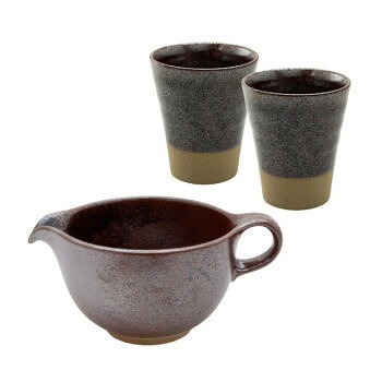 優しい色合いのアースカラーのフリーカップと抹茶サーバーのギフトセットです。サイズフリーカップ:直径80×高さ95mm個装サイズ：16×22×11cm重量個装重量：170g素材・材質陶器仕様フリーカップ容量:200cc生産国日本いつものティー...