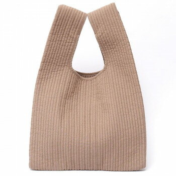 ナチュラルな風合いを生かしたシンプルなデザイン。カジュアルにもきれいめにも様々なコーデにも合わせれます。おしゃれで飽きの来ないデザインは普段使いやサブバッグとしても使えます。見た目以上にたっぷり入り、デイリー使いにオススメです。持つだけでこ...