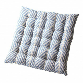 ざっくり感のあるコットンの心地よい手触りと風合い、独特の少しおさえたカラートーンが魅力のシートクッションです。裏面も同一生地を使用し、アンティークやヴィンテージにもあうナチュラルなデザインがおすすめです。適度な厚みで、お尻を優しくサポートし...