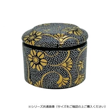 蓋部分はパッキン仕様で、密閉性も優れた骨壺です。サイズ奥行57×幅57×高さ50mm個装サイズ：30.0×20.0×15.0cm重量109g個装重量：650g素材・材質陶磁器仕様蓋部分:パッキン仕様生産国日本落ち着いた上品なデザインの小型骨壺