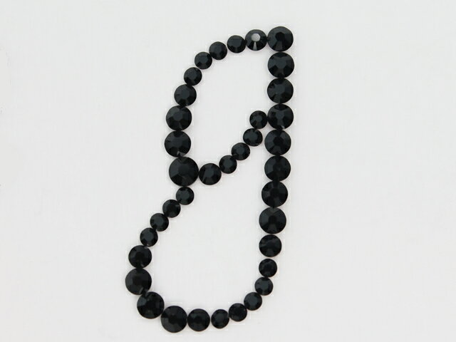 Hotfixアルファベットデコシート[g] 小文字/筆記体 スワロフスキー#2038 ジェット ラインストーンの裏面に熱で溶けるボンドが付着した"ホットフィックス"を手作業で丹精にアルファベット型に配置したデコシートです。 このシートにはア...