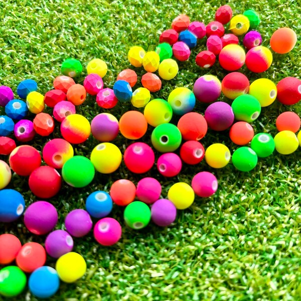 サイズ：約10mm～ 写真をご参照ください。 カラー：マルチカラー 注意事項： モニターの環境や撮影時の天候の違いにより、実際の色と異なる場合がございます。 ひとつひとつ手作業での生産により発生する、傷、バリなどがある場合がございます。 内...