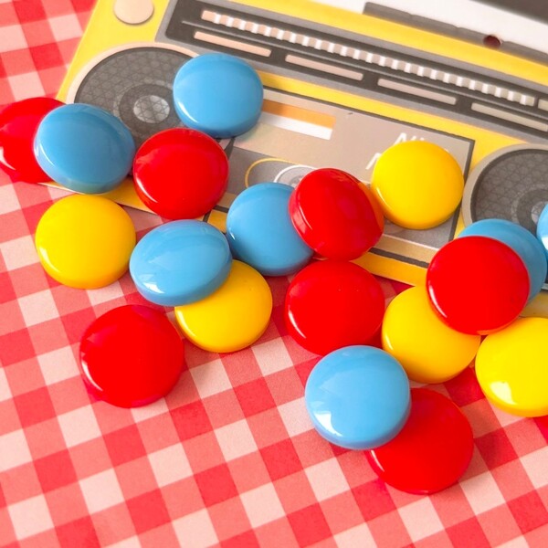 サイズ：約12mm 写真をご参照ください。 カラー：レッド、ブルー、イエロー 注意事項： モニターの環境や撮影時の天候の違いにより、実際の色と異なる場合がございます。 ひとつひとつ手作業での生産により発生する、傷、バリなどがある場合がござい...