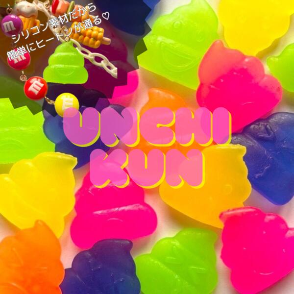 サイズ：縦約27mm×横約27mm 写真をご参照ください。 カラー：マルチカラー 注意事項： カラーと顔の種類はランダムになります。 モニターの環境や撮影時の天候の違いにより、実際の色と異なる場合がございます。 ひとつひとつ手作業での生産に...