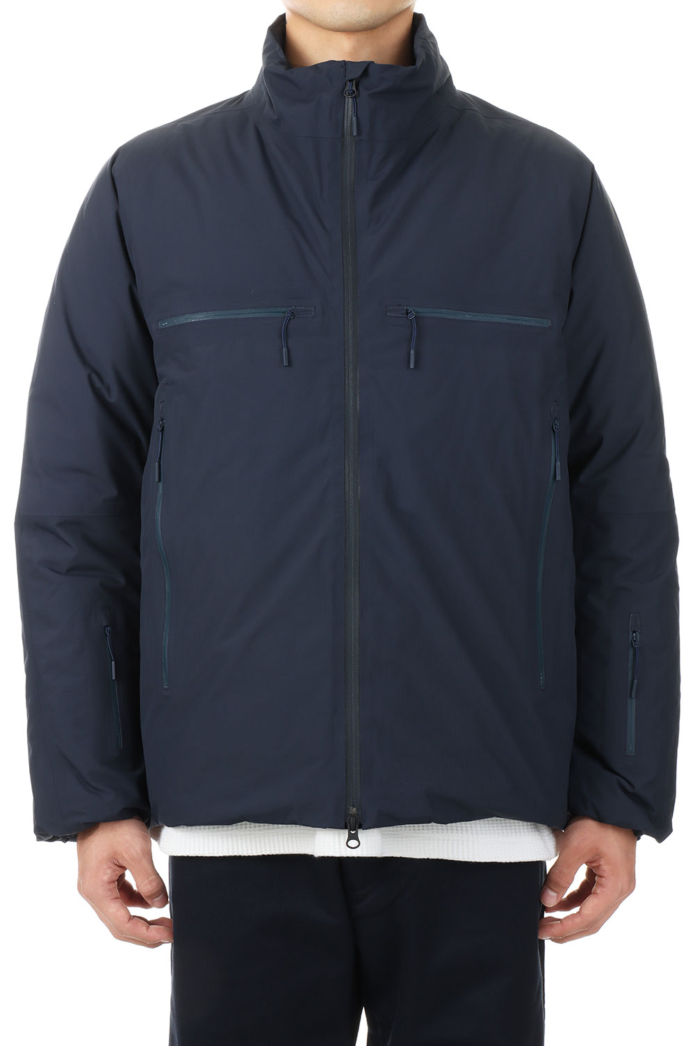 【特別価格】こちらの商品は特別価格のため、返品交換はご遠慮ください。緯糸にタスラン加工糸を使用しており、 合繊ながら綿ライクなタッチ感を表現。 多孔質ウレタンコーティングによる高い防水透湿性を実現しています。 肩から腕にかけてアーチをかけて...