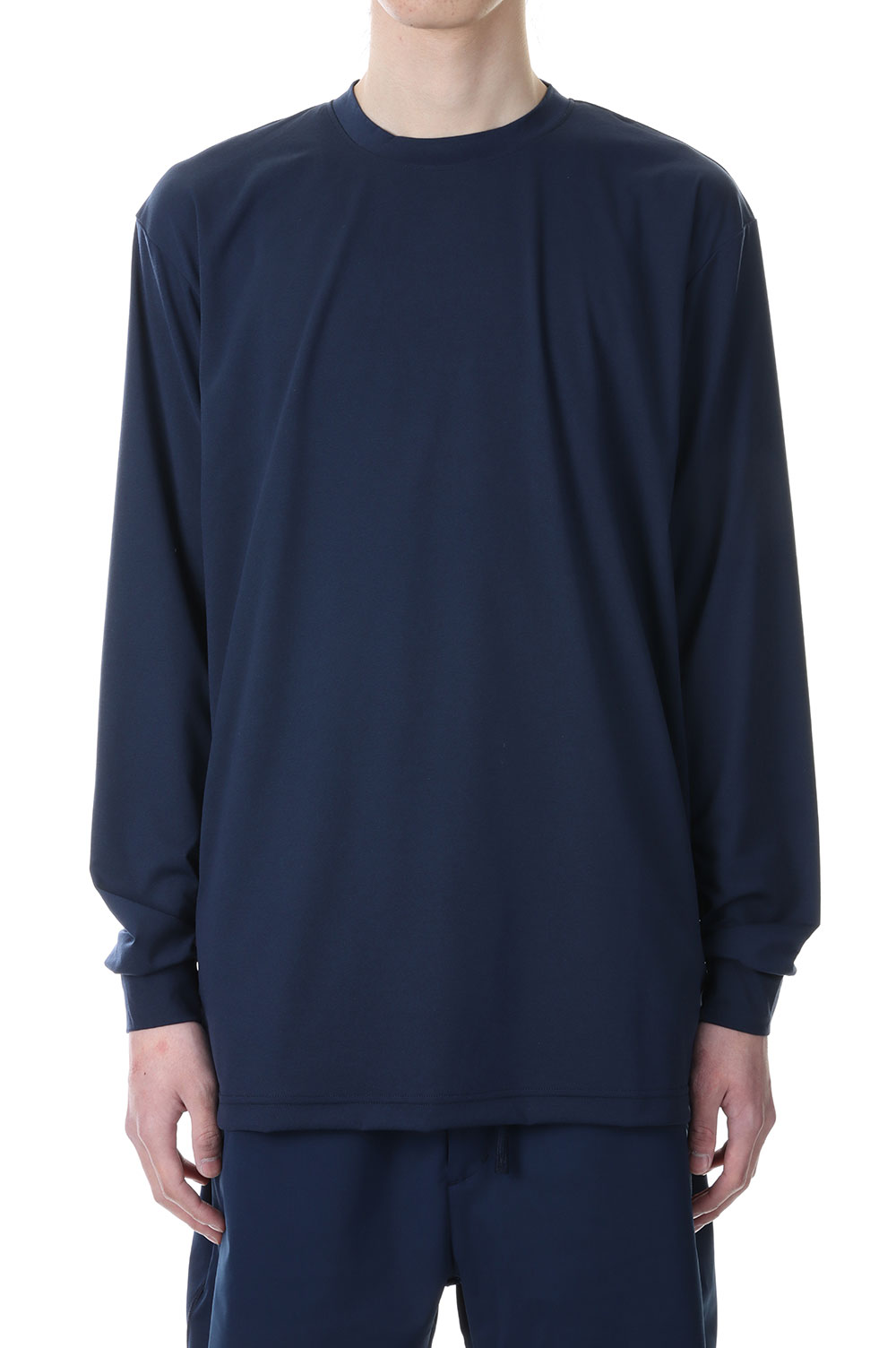 環境に配慮した植物由来原料を一部使用し、高いストレッチ性とキックバック性、しなやかさを兼ね備える吸水速乾素材となります。 ・シンプルに軽さと機能性を追求したベースレイヤーロングスリーブです。 ・全てのレイヤーコーディネートのベースとなる重要...