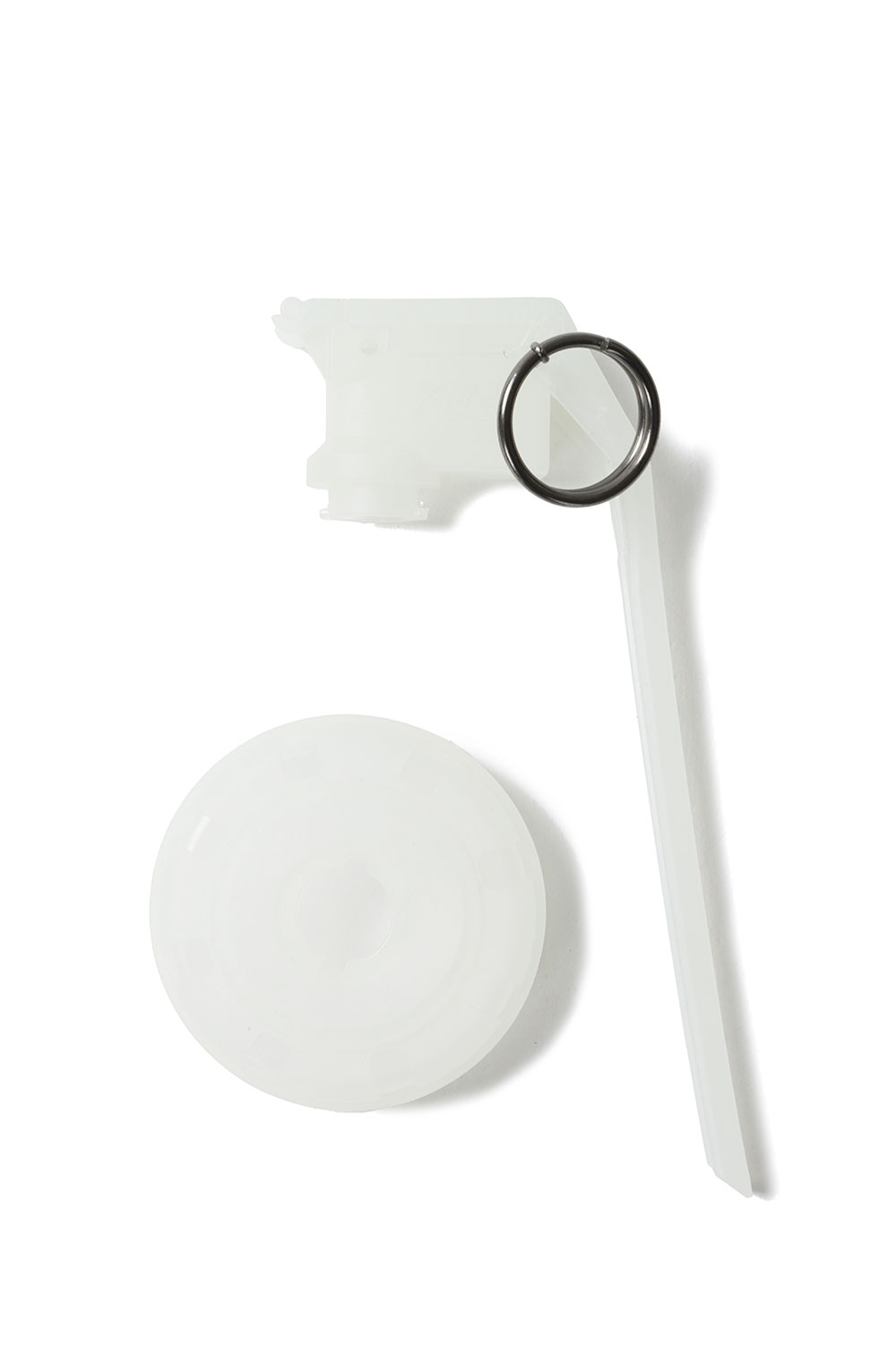 カセットガスををスモークグレネード（煙幕手榴弾）に見せかける装飾用キャップ。 リングピンを利用してお好みの場所にぶら下げることも可能です。 （ぶつかって落としたりしないよう設置場所にはお 気をつけ下さい。） 箱入れ時は 2パーツとなっており...