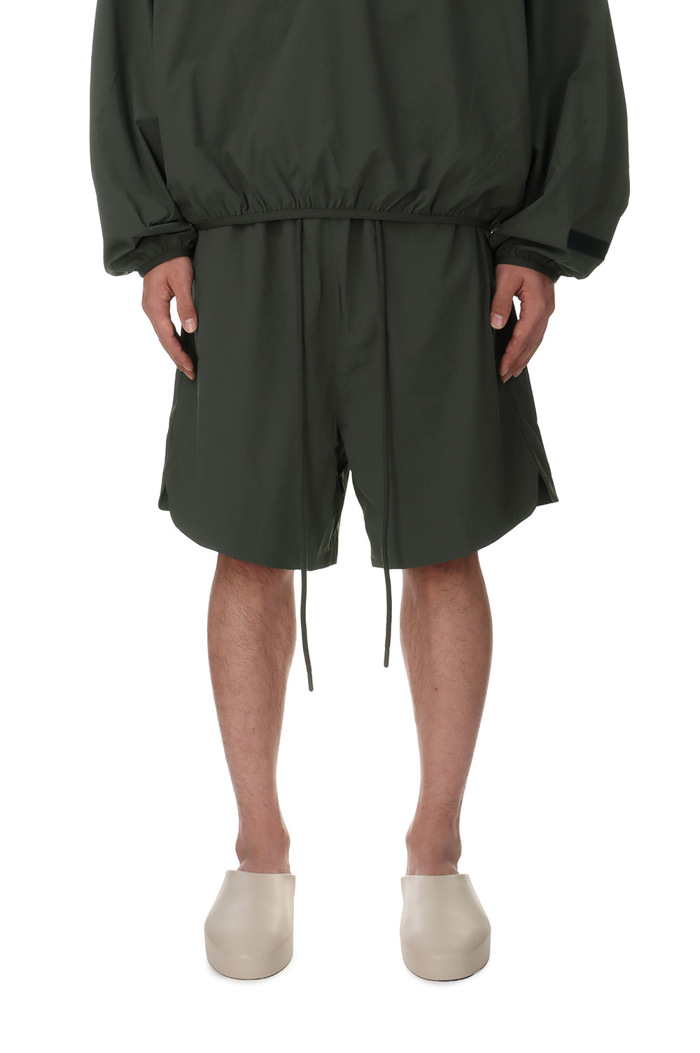 【特別価格】こちらの商品は特別価格のため、返品交換はご遠慮ください。着用者:身長178cm 体重60kg 着用サイズ:M サイズ表　サイズウエスト股上股下ヒップもも幅裾幅XS68cm47cm17cm110cm35cm33cmS74cm48c...