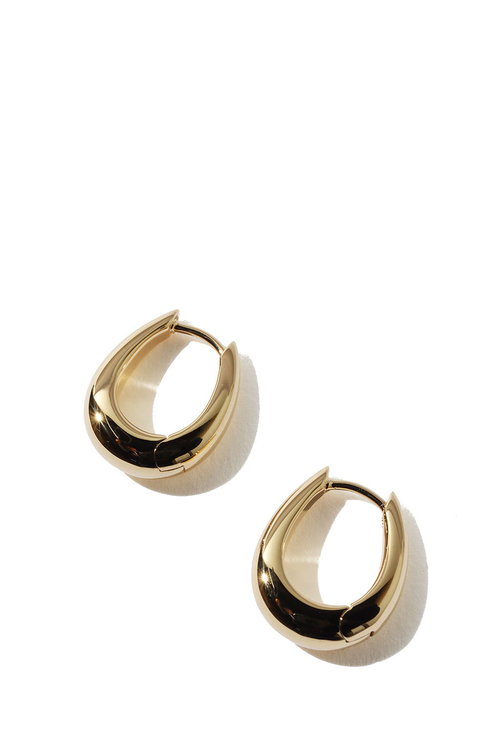 サイズ表　サイズ直径幅One Size2cm0.5cm商品情報商品名Liz Hoops Gold - GOLD (100606)素材silver925 18k coating取扱ショップ by Intention（バイ インテンション）〒9...