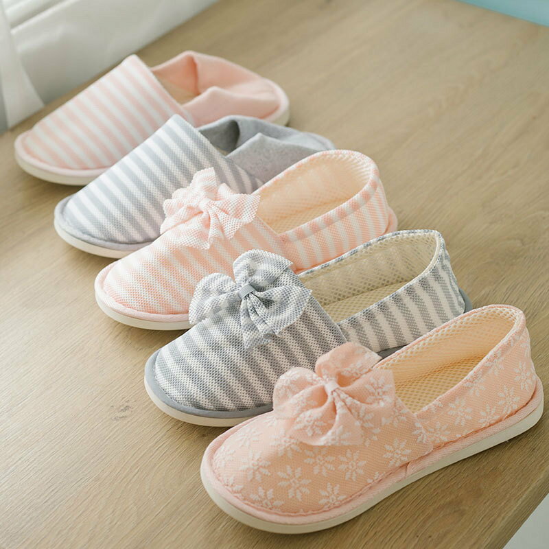 この商品について おしゃれでシンプルなデザインなので室内履きルームシューズとしてお家でのリラックスタイムに最適です。 ご自宅でのスリッパやお部屋でのルームシューズとしてはもちろん、会社のオフィス用や学校、体育館、病院内などあらゆる場面でお使...