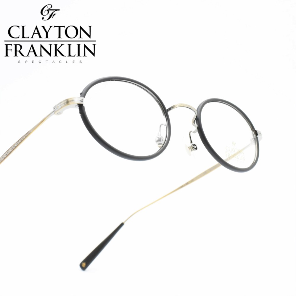 ■フレームカラー：マットブラック/アンティークゴールド ■レンズ：デモレンズ フレームサイズ 【A】レンズ横幅：60mm 【B】ブリッジ幅：15mm 【C】テンプル長さ：128mm 【D】フレーム全体幅：135mm 【E】レンズ縦幅：35m...