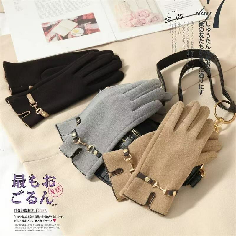 ★サイズ：フリーサイズ　全長:約23.5cm　甲幅:約8.6cm　手首周り:約17cm★素材：ポリエステル100％ 表地シャムード素材（エコスエード）裏地ボア素材（フリース）★贈り物や自分へのご褒美に　年代問わず使えます★タッチパネル対応な...