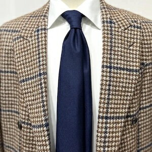 【生地】 DRAPERS ドラッパーズコレクション 2025 A/Wシーズンコレクション (色違いの同素材画像) ダークブラウン・ネイビー・ダークグレーの3カラーご用意させて頂いております。 サキソニー系のドラッパーズ、秋冬物のエレガントな...