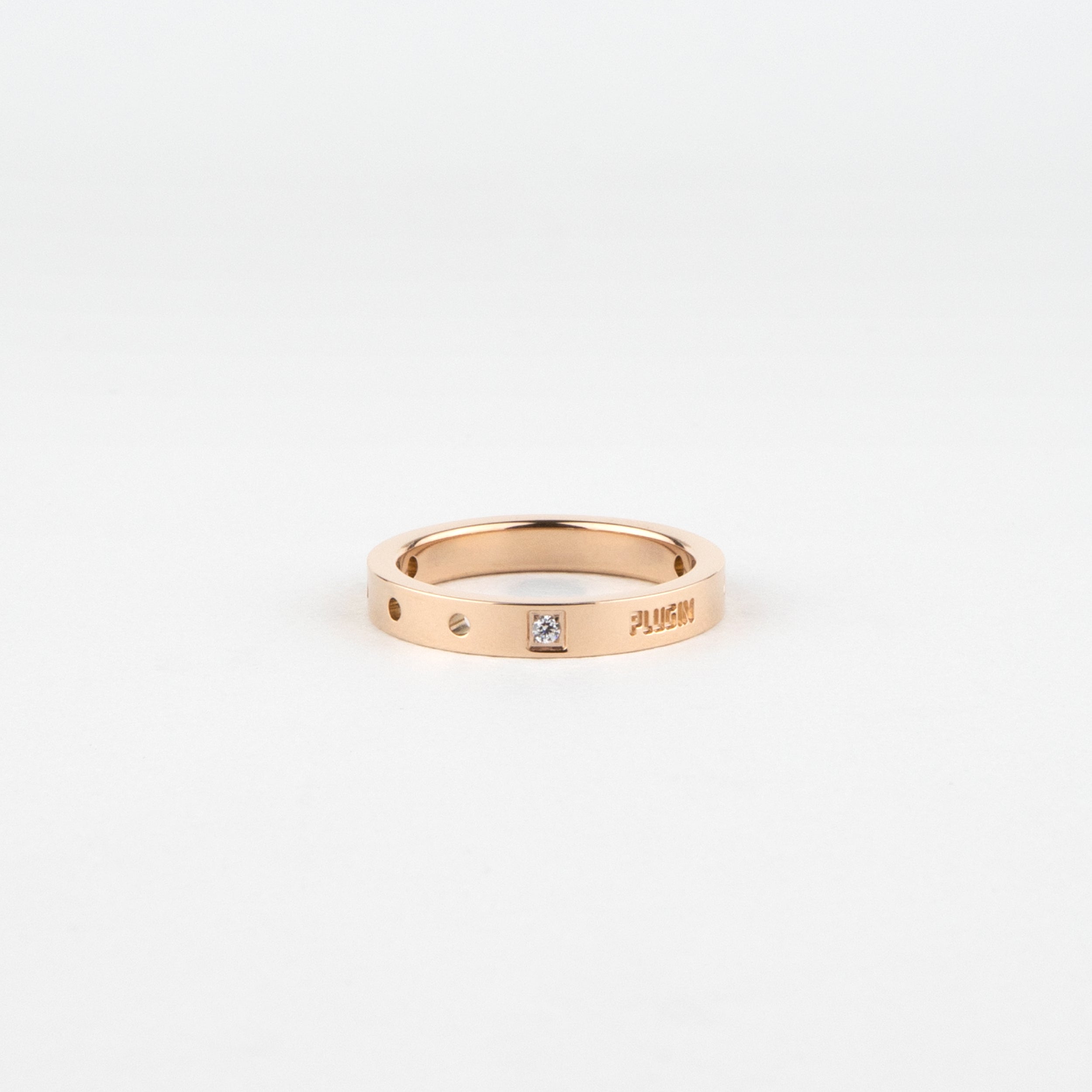 ■色 　PINKGOLD：ピンクゴールドイオンプレーティング 　GOLD：ゴールドイオンプレーティング 　SH：ステンレス ■サイズ 　幅 約3mm ■素材 　SUS316L 　キュービックジルコニア いつもの装いに存在感あるスタイルをプラ...
