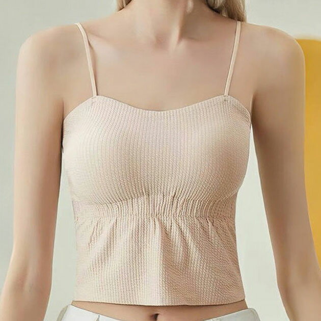 ⇒ 買い物ガイドはこちら■商品説明 お手持ちに1着あると重宝するブラトップ。 締め付けや窮屈さによるストレスを手放した、ノンワイヤータイプが心地良いアイテムです。 華奢なショルダーストラップを採用したキャミソールデザインに、凹凸感のある生地...