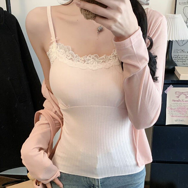 ⇒ 買い物ガイドはこちら■商品説明 開放感のある着心地で快適にお過ごしいただけるカップ付きキャミソール。 ブラジャーなしでさらりと1枚で着ることができるので、締め付けや窮屈感などのストレスを感じにくいのがポイントです。 レース生地と小さなリ...