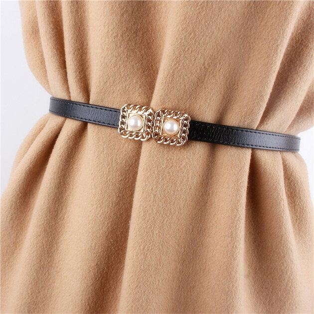 ⇒ 買い物ガイドはこちら■商品説明 大きめのパールをあしらったゴールドのツインバックルが目を惹く細ベルト。 存在感がありながら落ち着きを兼ね備えた、大人の着こなしをドレスアップしてくれる1本です。 フロントはフック式なので着脱がしやすく、ス...