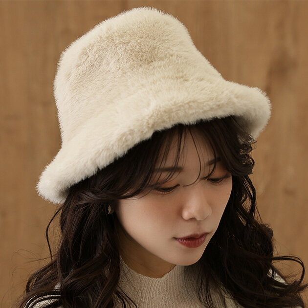⇒ 買い物ガイドはこちら■商品説明 ミンクライクなファー素材で、上品な佇まいに仕上げたデザインハット。 光沢のあるエレガントなルックスが美しく、顔まわりをパッと華やかに演出してくれます。 素材感の際立つベーシックなフォルムが使いやすく、カジ...