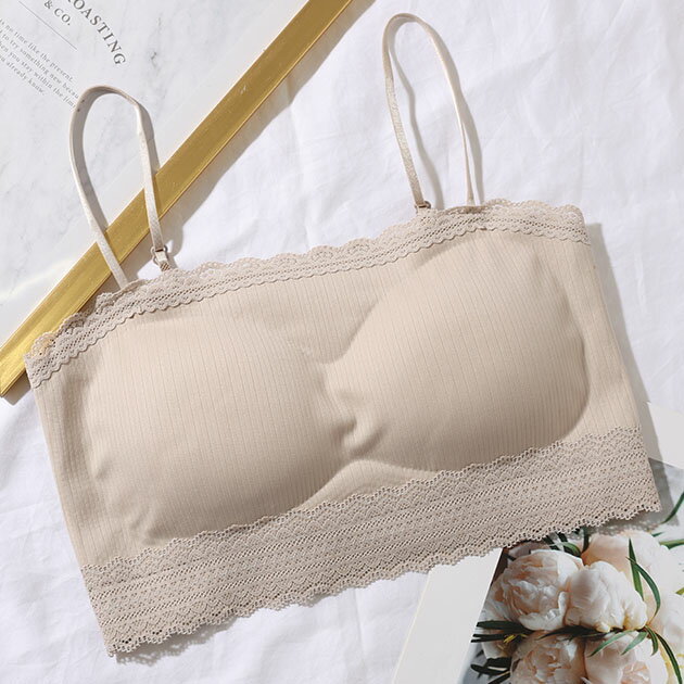 ⇒ 買い物ガイドはこちら■商品説明 お手持ちに1着あると重宝する、リラックスインナー。 締め付けや窮屈さを感じにくいノンワイヤー設計で、ボディにやさしく馴染む心地良い着用感を実感できます。 華奢なストラップにストレートラインのデザインで、ま...