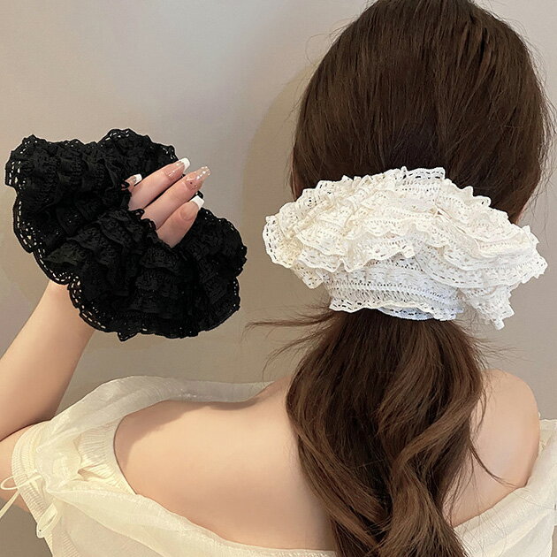 ⇒ 買い物ガイドはこちら■商品説明 ロマンティックなレースフリルで魅せるボリュームシュシュ3点セット。 ティアードデザインがスイートな雰囲気を高めます。 ポニーテールやハーフポニーなど、シンプルにまとめた髪につけるだけでグッと華やかになり、...