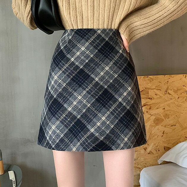 ⇒ 買い物ガイドはこちら■商品説明 ウールライクな生地を使用した見た目にもあたたかいチェック柄スカート。 すっきりとした台形シルエットに仕上げることで、シンプルながらも女性らしい表情に。 ハイウエスト仕様でスタイルアップが叶い、バックゴムが...