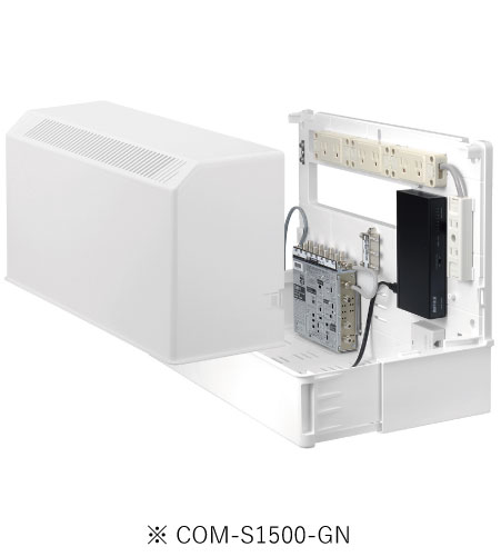 □ 搭載機器 COM-S1500-GN ・インターネット、電話、テレビの配線を一つにまとめることができる、住宅用の情報分電盤です。 ・複合ケーブル対応住宅向けモデル □ 仕様 ・4K8K衛星放送対応ブースタ：マルチブースタ ・4K8K衛星放...