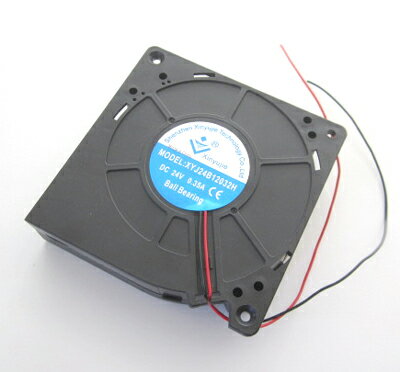 寸法：約120x120x32mm ベアリング：ボール 定格電圧：24Vdc 回転数：2400rpm 最大風量：0.655m3/min. 最大静圧：16.10mm-H2O 騒音：45.4dBA ワイヤー長：約240mm 重量：約230g