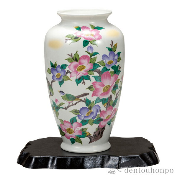 お買い物カゴ上でご案内の納期は現時点での目安となります。ご注文後、仕入先への在庫確認時の状況により、納期遅れや欠品によるキャンセルが発生する可能性があります。在庫確認後、メールにて正確な納期を回答させていただきます。商品説明九谷焼の花瓶は、...