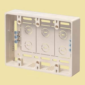 【特長】●1〜4号モールに適合する兼用ノックアウト付きです。●壁際配線できるよう、サイドにもノックアウトが設けてあります。※使用するノックにナイフで切り込みを入れ、ペンチ等でボックス裏よりノックを挟み、外方向に折り取って下さい。【仕様】●メ...