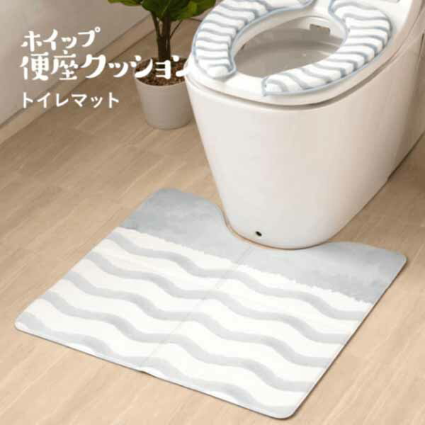 ほかのホイップ LITE製品はこちら！商品名ホイップ便座クッション LITE トイレマット 黒ごまグレー 商品説明ボリュームたっぷり！親しみやすいスイーツカラー！ 抗菌・防カビ・燃えにくい素材採用。 材質 PVC（塩化ビニル樹脂） 　　 サ...