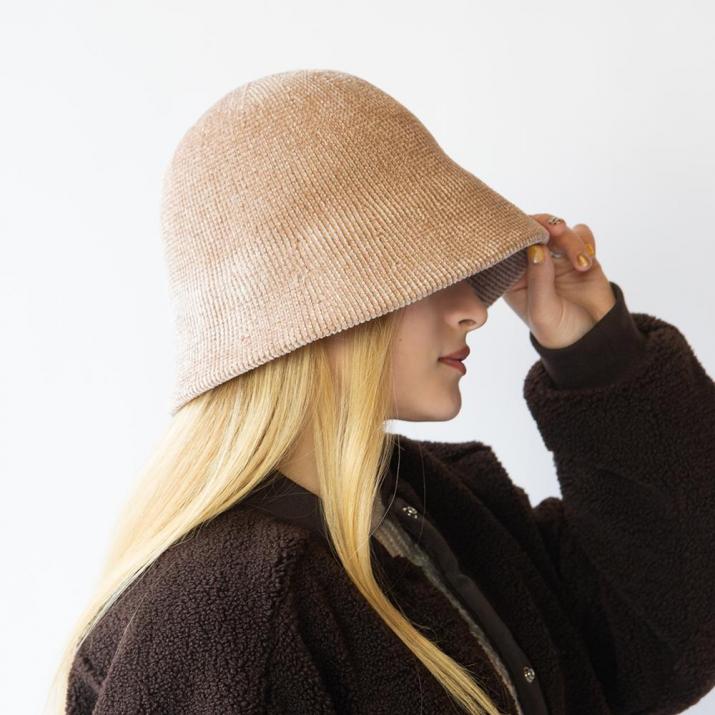 ∫帽子/モールチューリップハットです。メンズもレディースも使用OKの帽子です。「スタイリッシュなシルエットでこなれ感アップ！」モール糸を使用した肌さわりなめらかなチューリップハットです。丸みのあるスタイリッシュなシルエットはカジュアルからき...