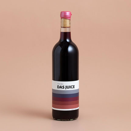 ダス・ジュース・レッド　2022　ローファイ・ワインズ マクラーレンヴェイル地区にある2箇所の有機栽培畑のカベルネ・ソーヴィニヨンとメルロ、カベルネ・フランをブレンドします。すべてのブドウは手摘みで収穫します。全房のまま2週間カーボニックマ...