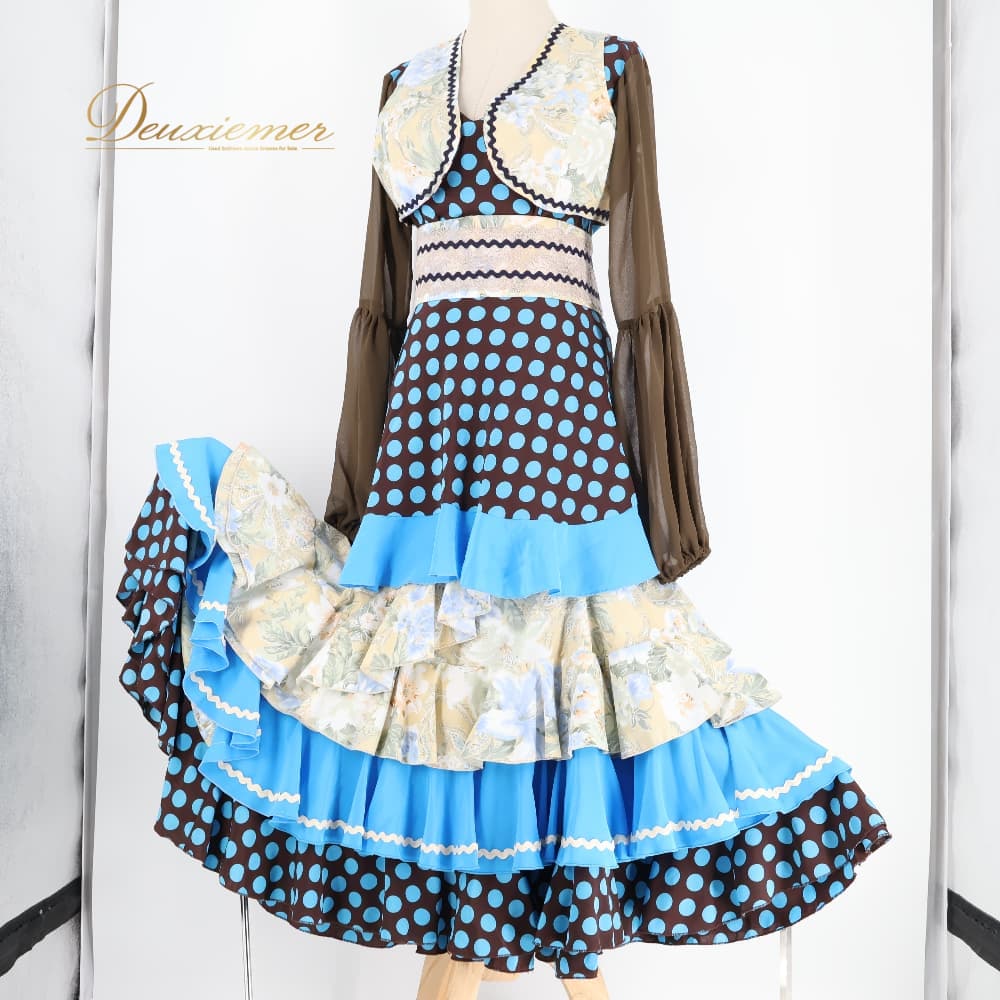 【 商品説明 】 【商品名】 ダンス衣装 フラメンコ ■ トップス 【サイズ】表記なし 平置き実測：総丈約50cm（裾～肩部まで）、肩幅約38cm、身幅約44cm、裄丈約80cm、袖丈約63cm、ウエスト約38.5cm ※実測の為、多少の誤...