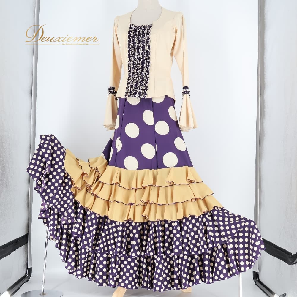 【 商品説明 】 【商品名】 ダンス衣装 フラメンコ トップス 【サイズ】表記無し 平置き実測：総丈約57cm（裾～肩部まで）、肩幅約35cm、身幅約41cm、ウエスト約35cm ※実測の為、多少の誤差はご了承ください 【仕様】 ・背面ファ...